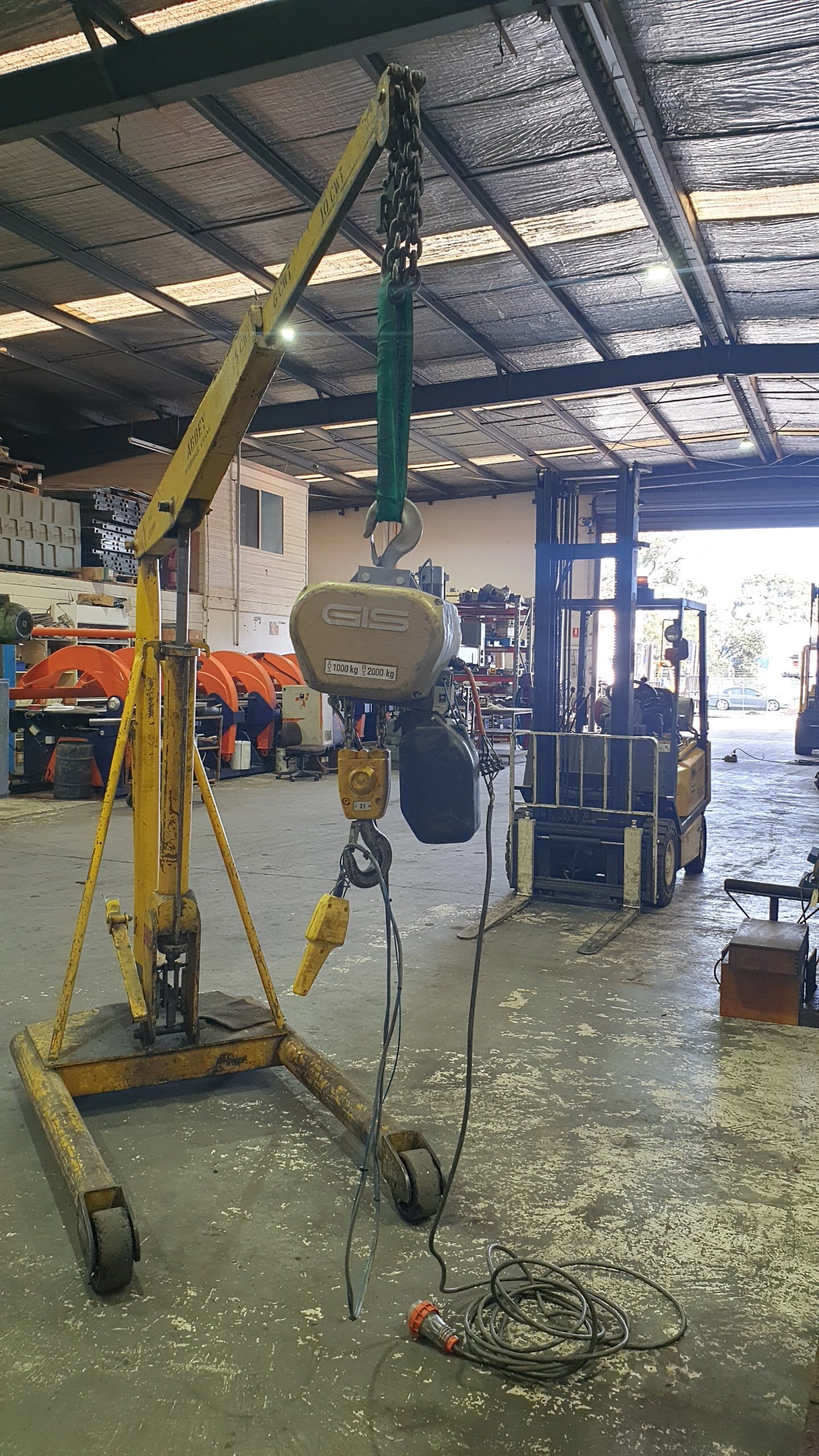 GIS 2000kg Electric Hoist - Newmac Equipment