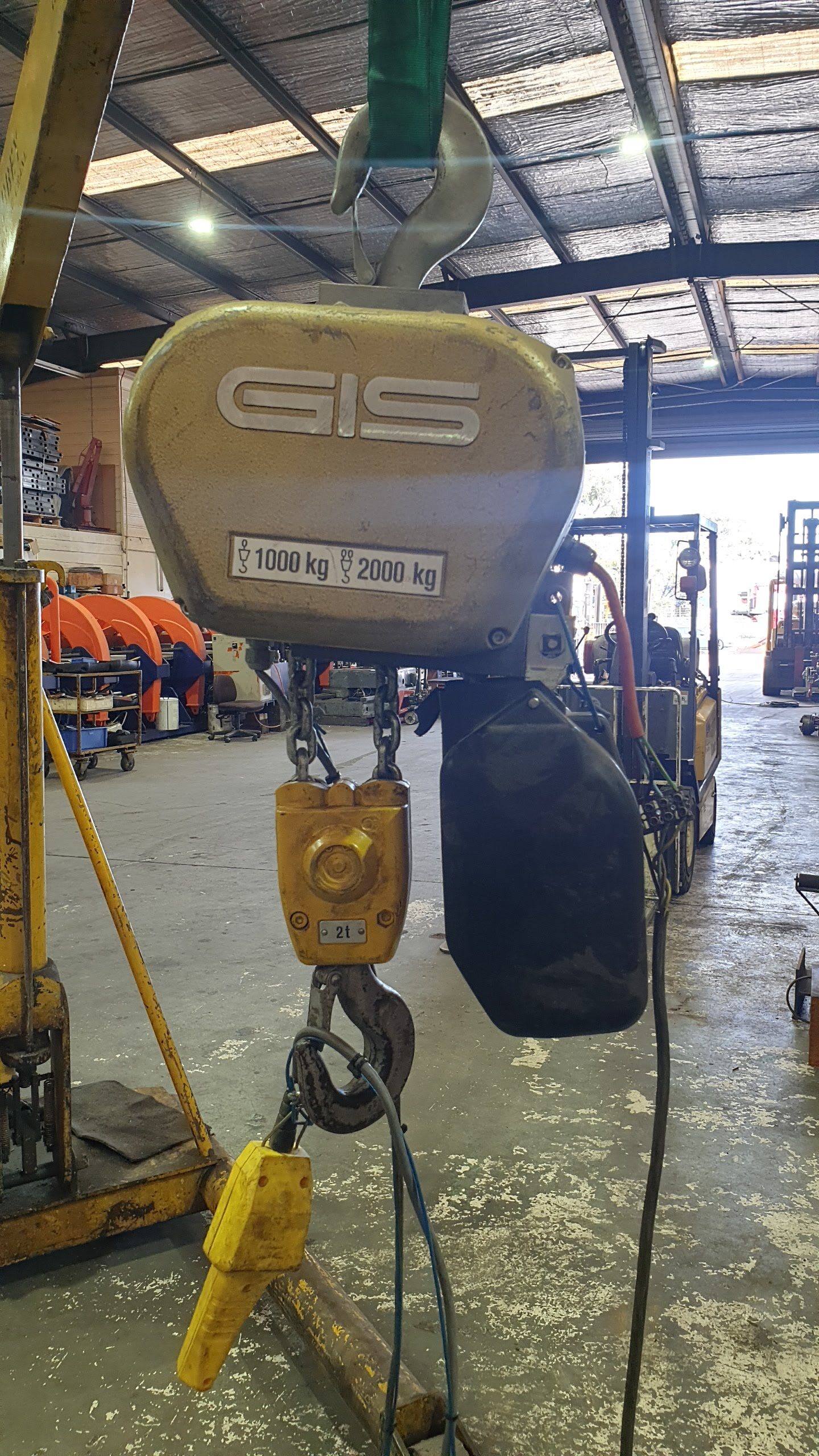 GIS 2000kg Electric Hoist - Newmac Equipment